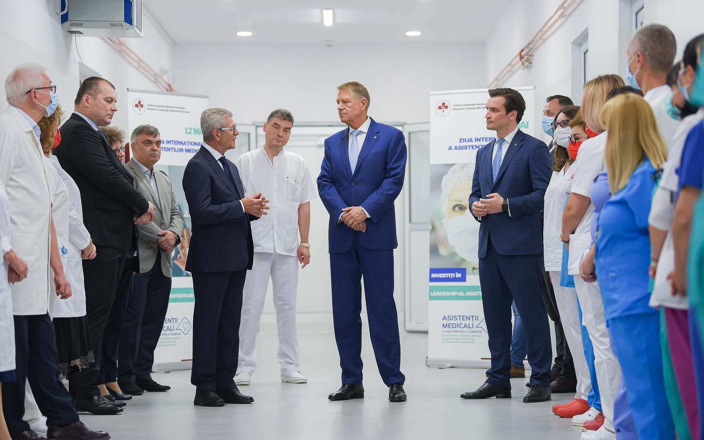 Vizita Președintelui României la Spitalul Clinic Colentina din ...